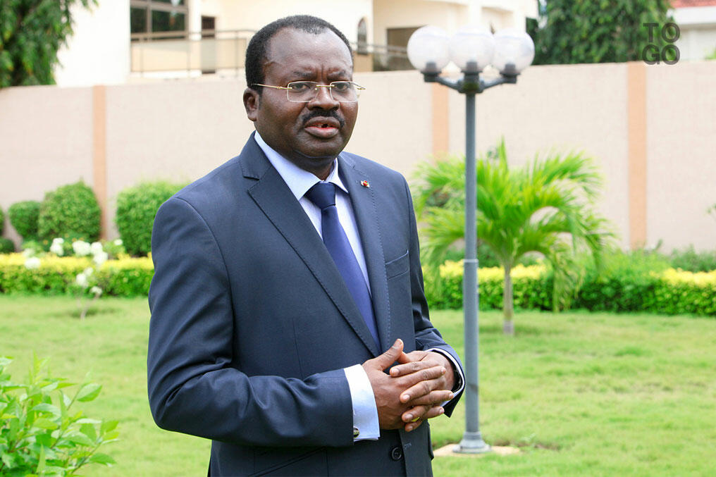 Zunu fait la fermeture - République Togolaise