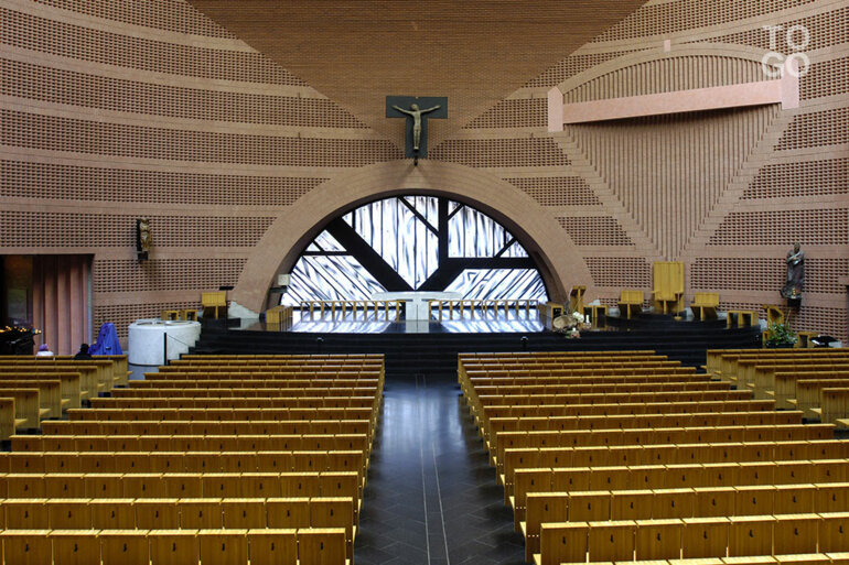 Hommage à Mgr Robert-Casimir Dossey-Anyron - République Togolaise