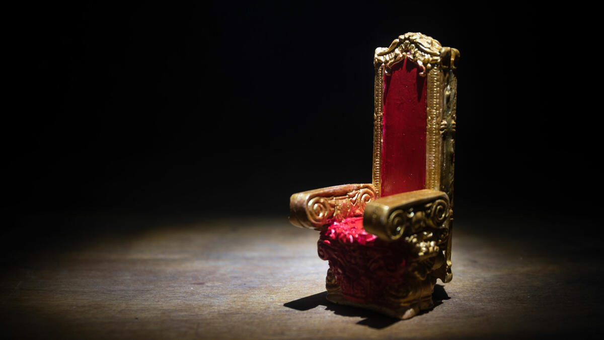 Un trône au café littéraire - République Togolaise